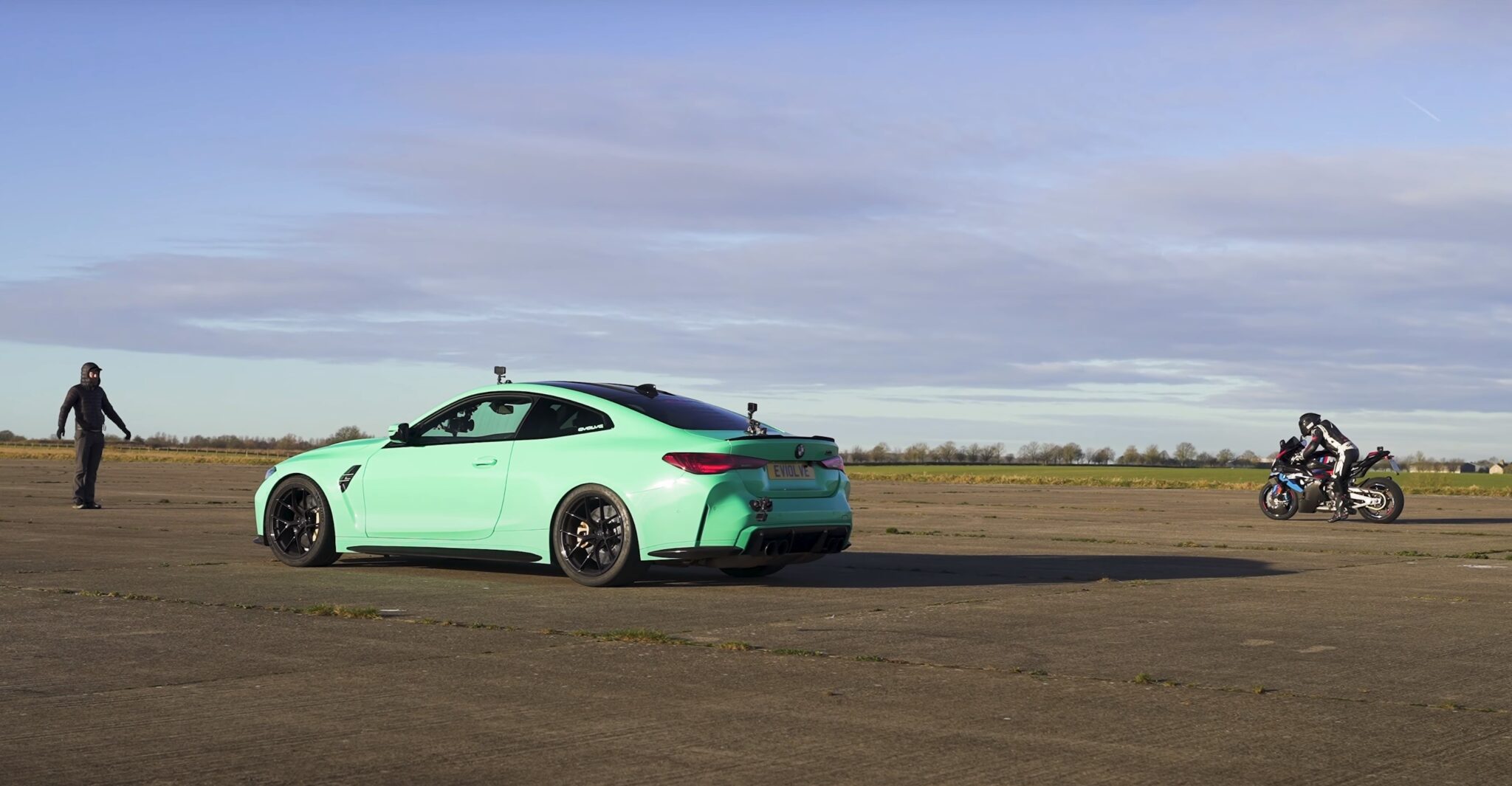 1000hp BMW M4 v BMW M1000RR Drag Race Analysys - MotoStatz