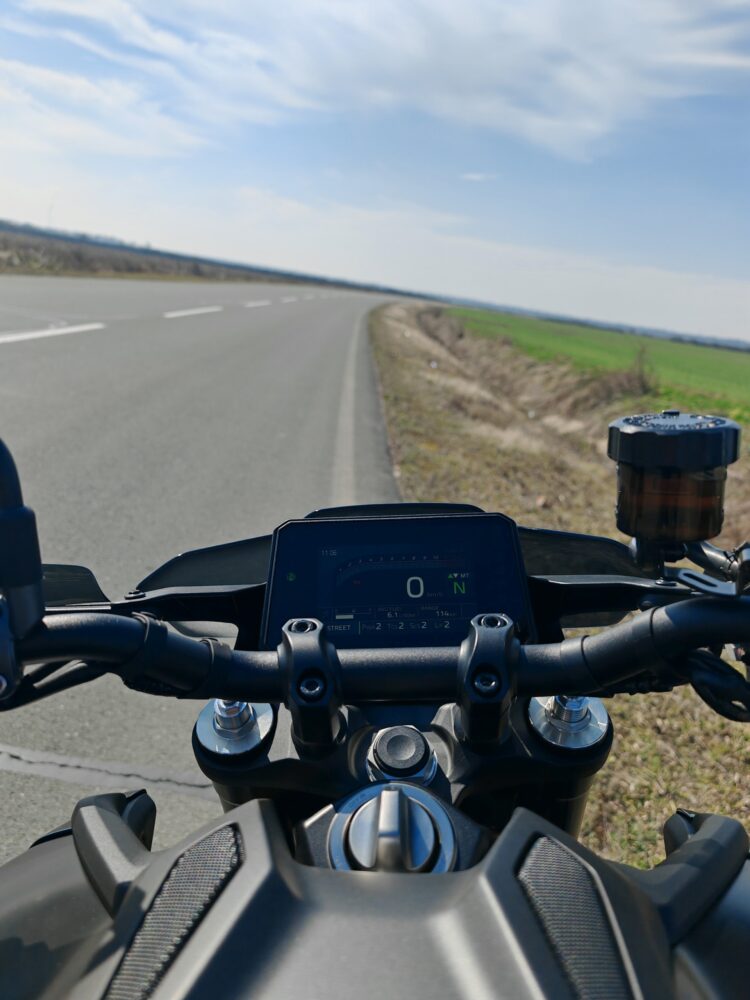 Yamaha MT-09 Y-AMT Acceleration And Top Speed Test - MotoStatz
